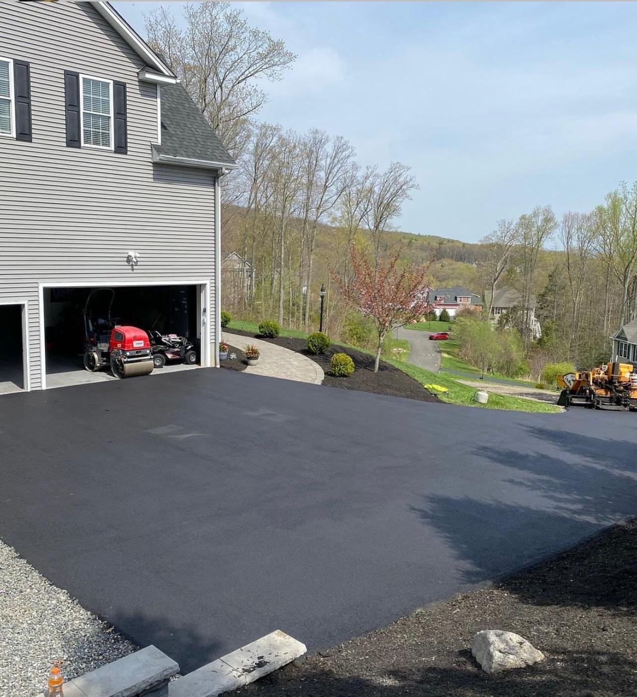 Driveway Paving in Ridgefield: Choosing the Right Material